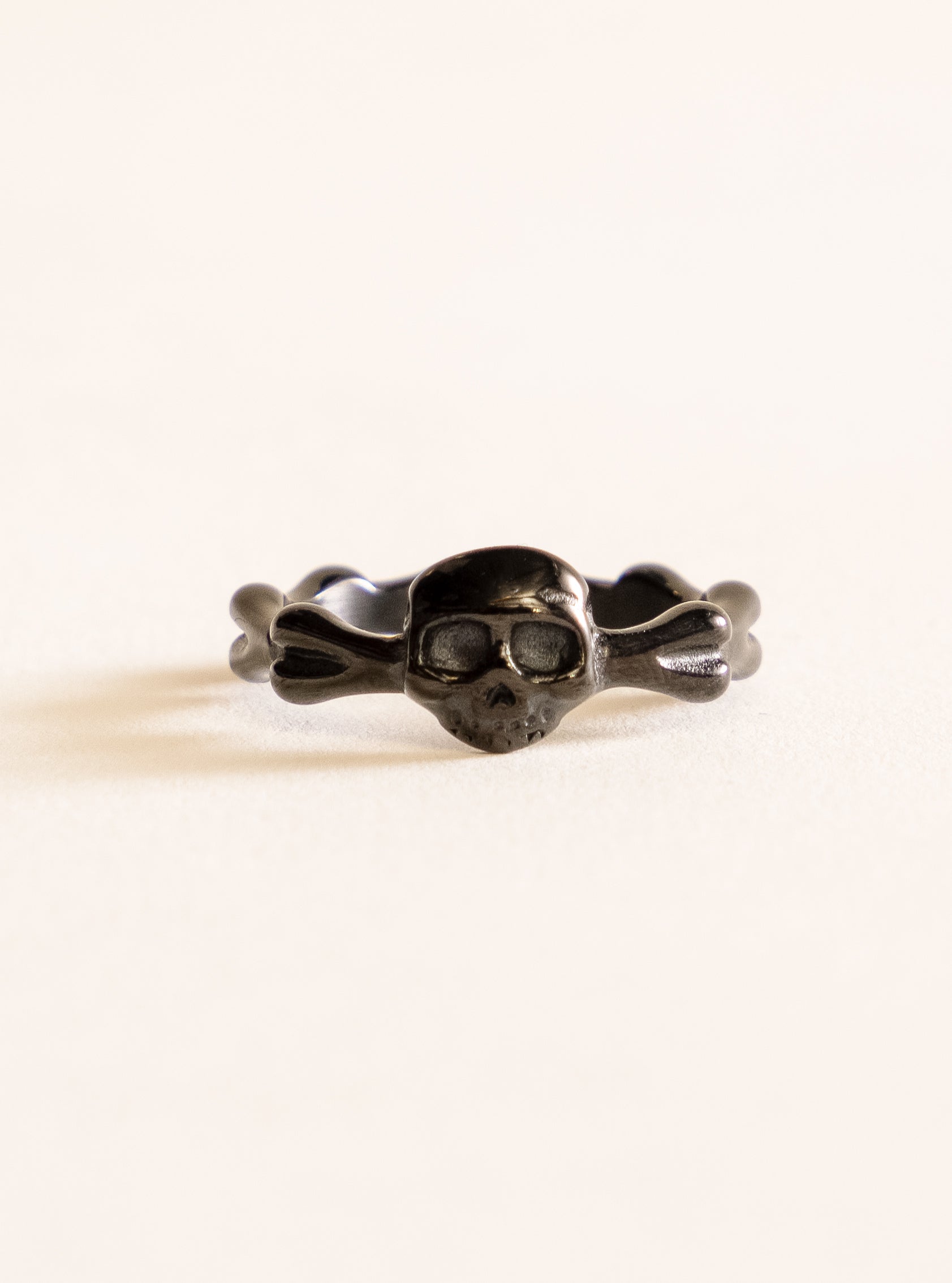 Skull and Bones Ring, Negro