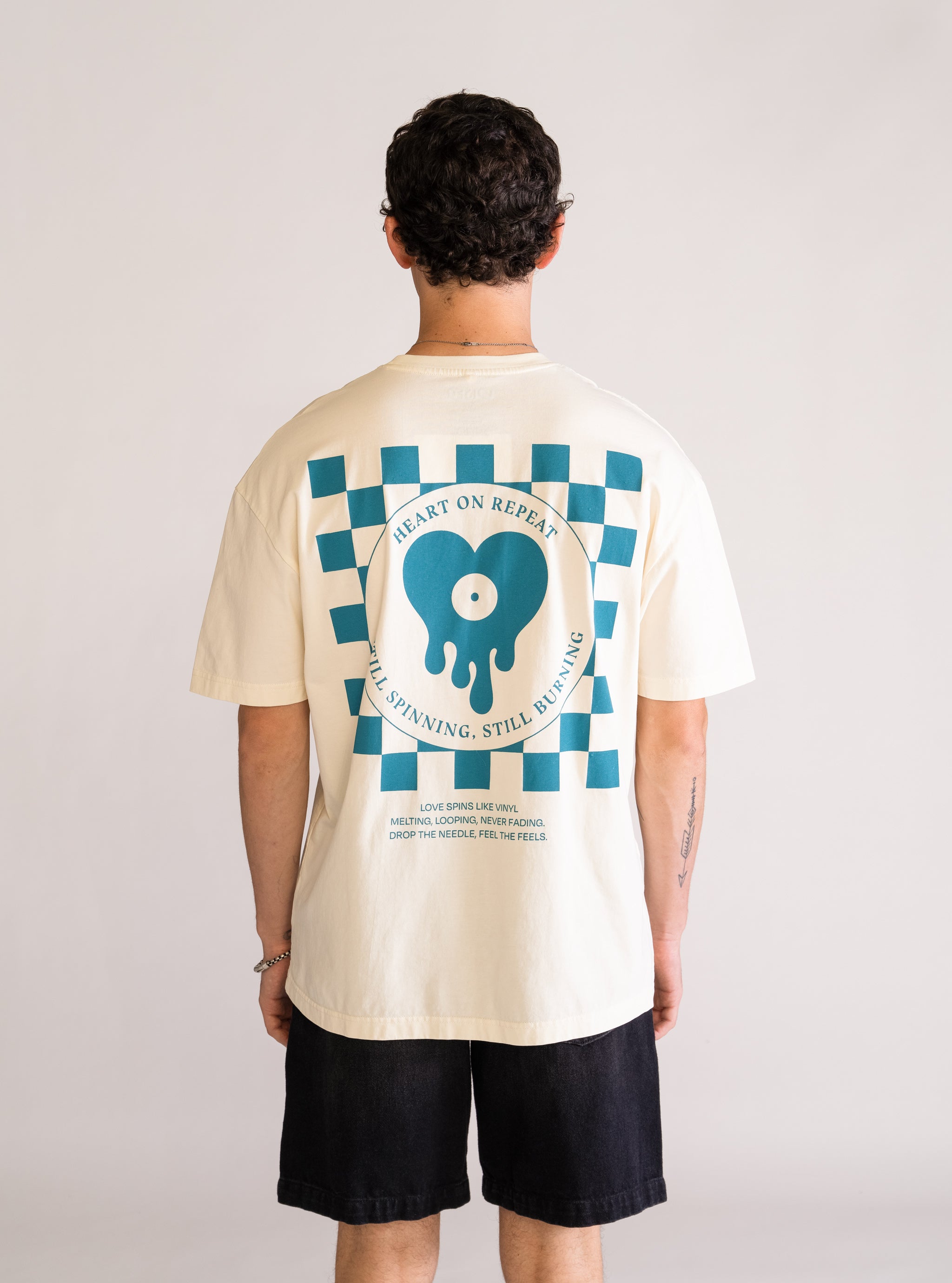 Overwhelming Cover Playera Drop, Crema