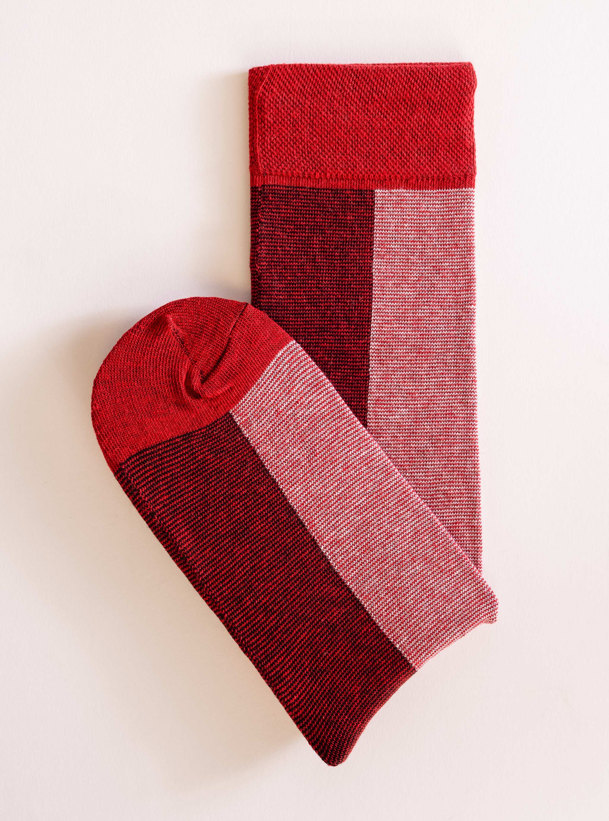 So Classy Socks, Rojo