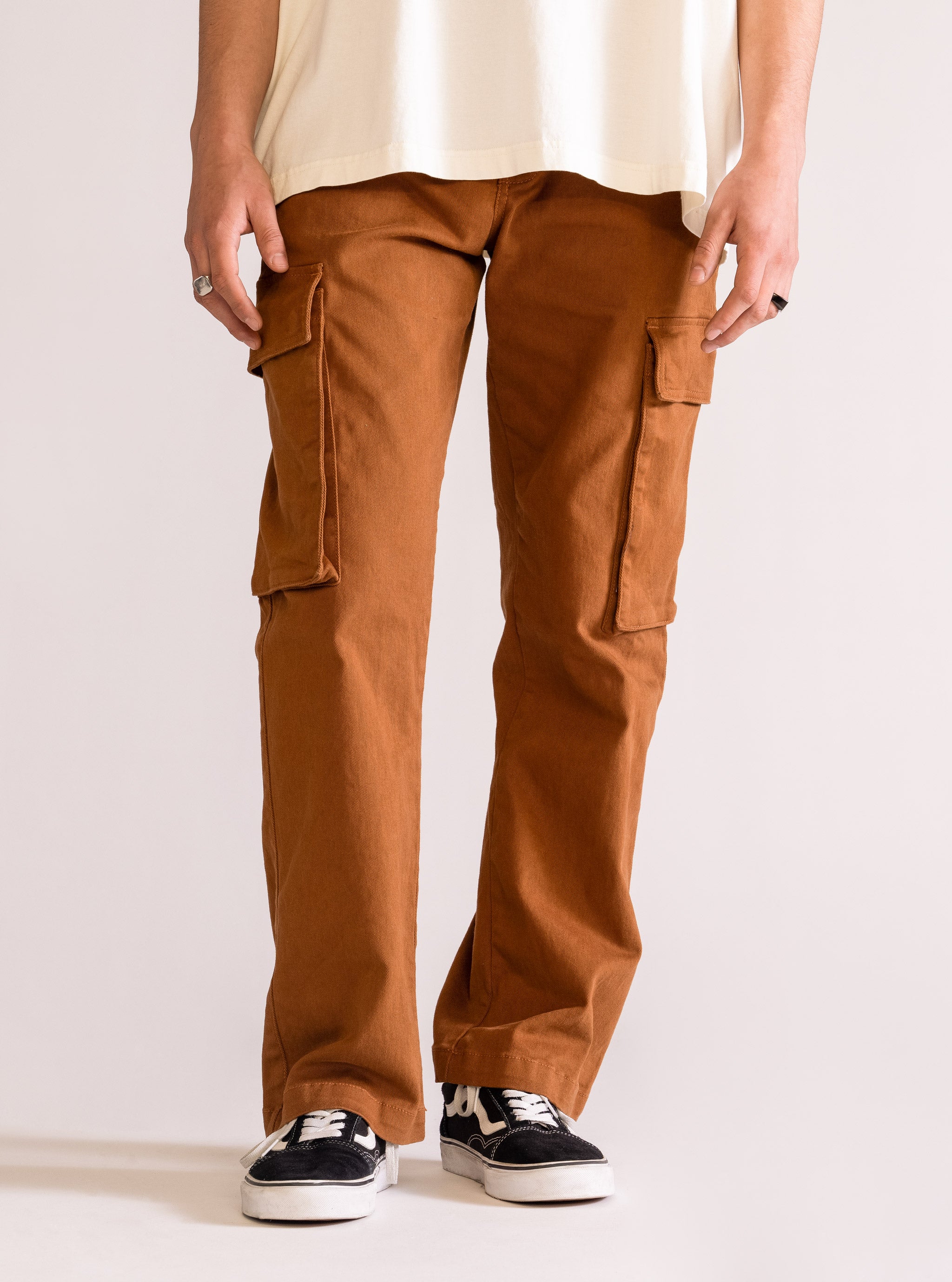 Kicked Off Cargo Pants, Café Claro